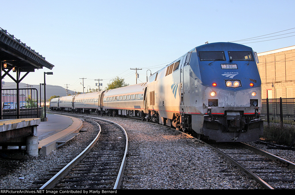 AMTK 716 With Ethan Allen Express Overnighting